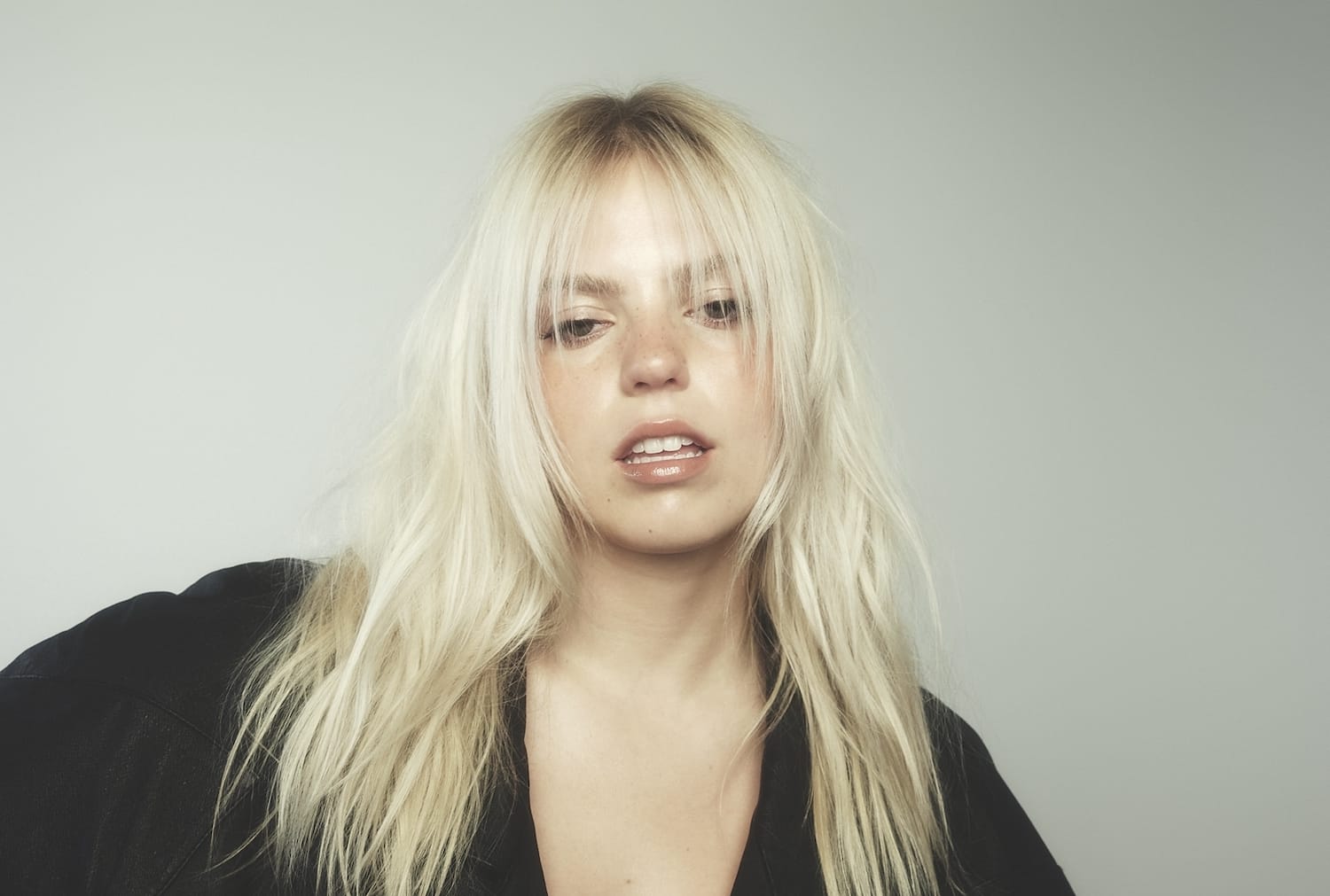 Reneé Rapp drenched and equipment damaged in Reading Festival rainwater ...