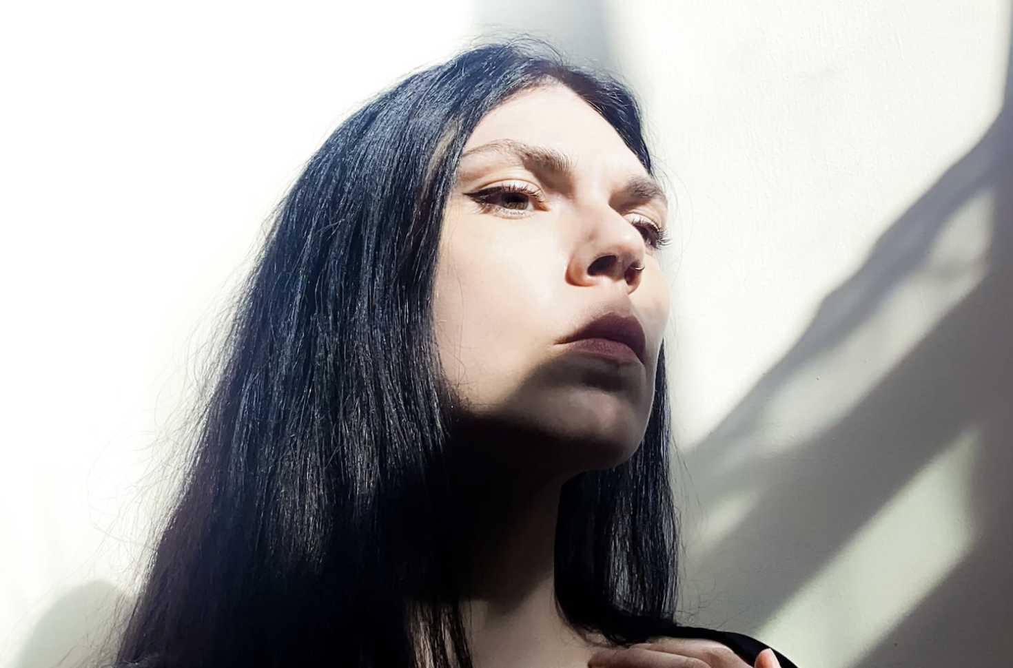 A.A. Williams shares new song “Splinter” ahead of debut US headline tour