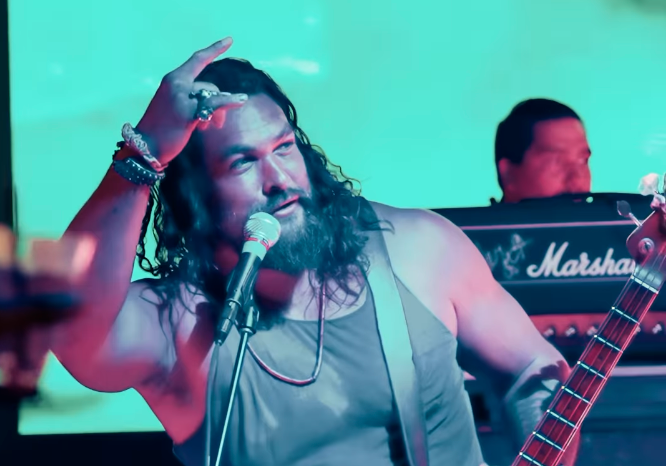 Jason Momoa embraces stage fright playing bass in ÖOF Tatatá: "It is ...