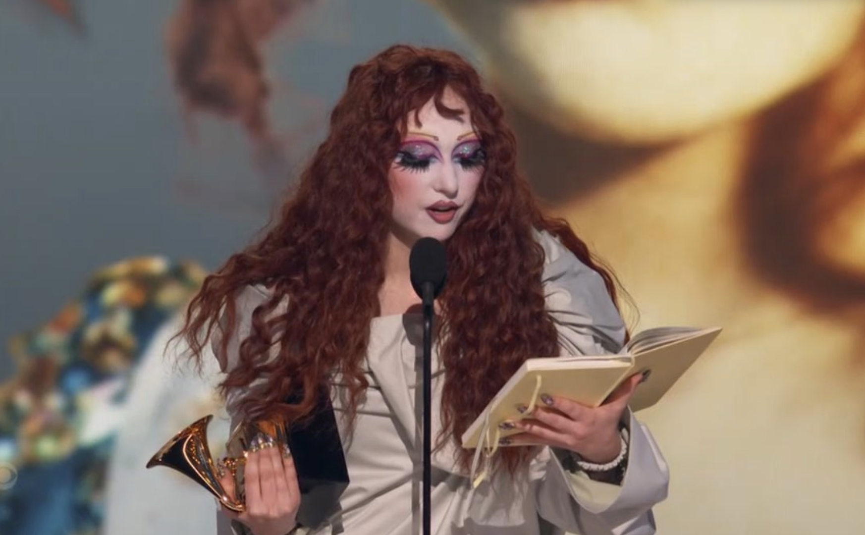 Chappell Roan demands healthcare for artists: "Labels, we got you, but ...