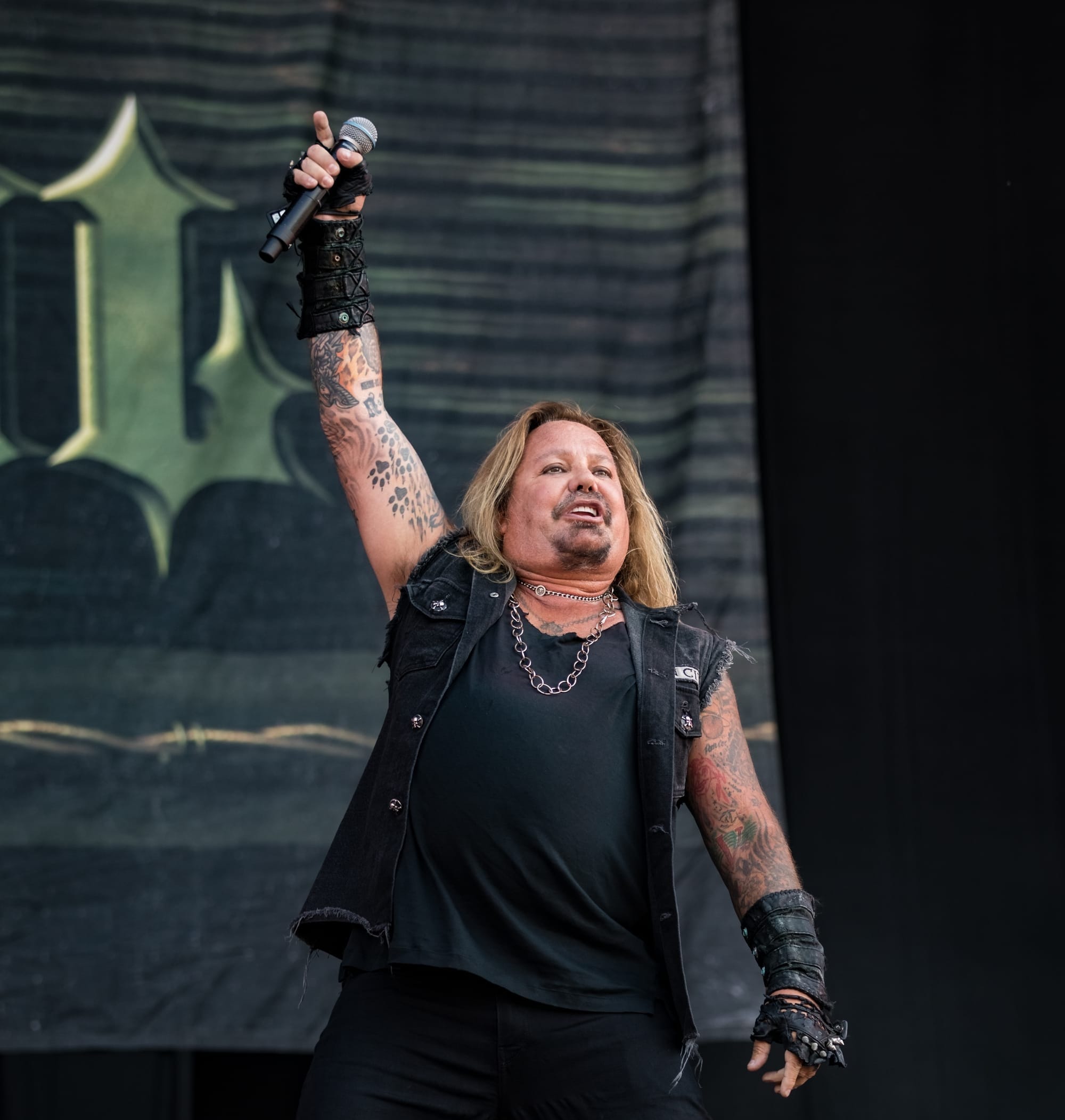 Mötley Crüe delay Las Vegas residency as Vince Neil undergoes medical ...