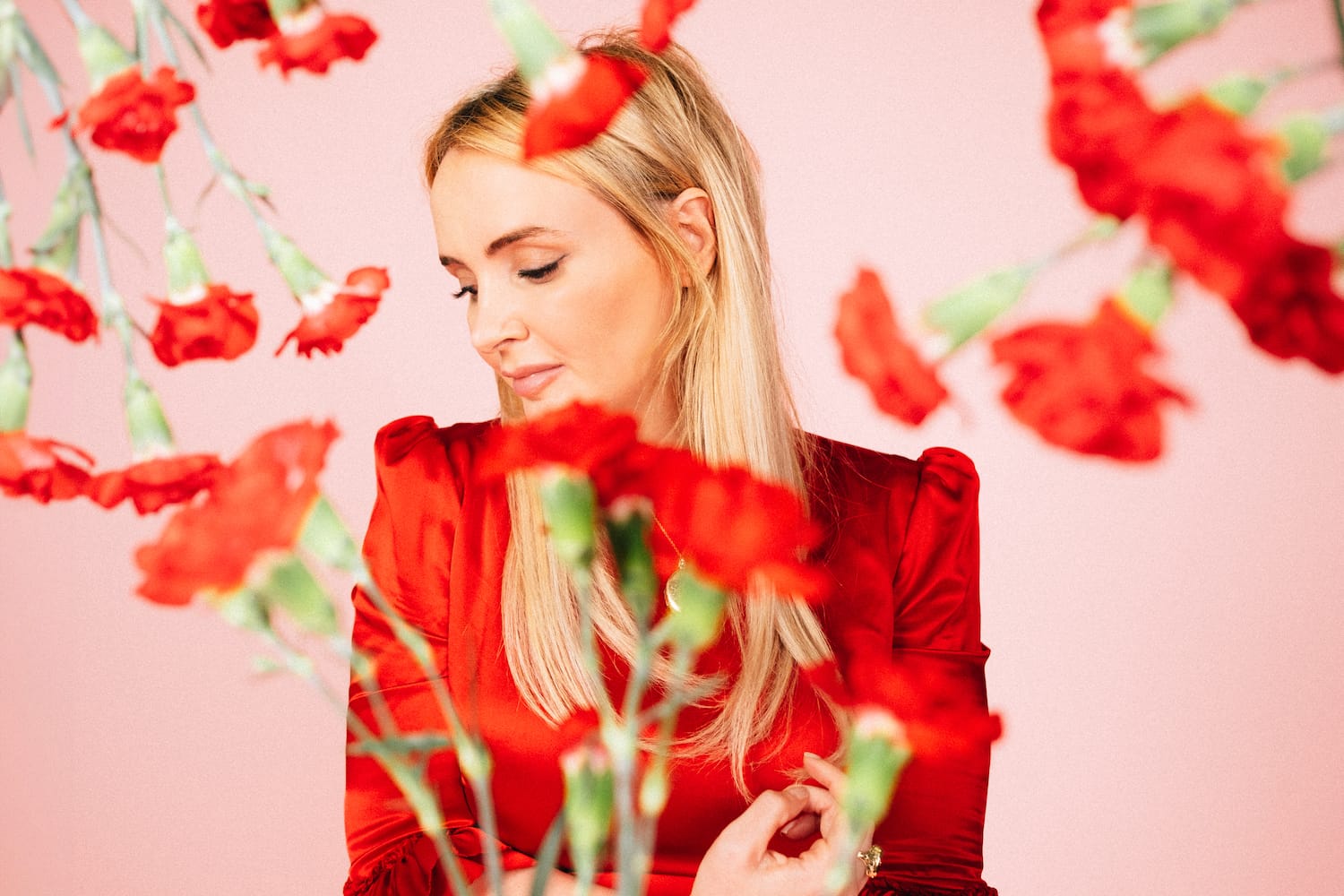 Emma Swift announces first album in 5 years with new single "No Happy ...