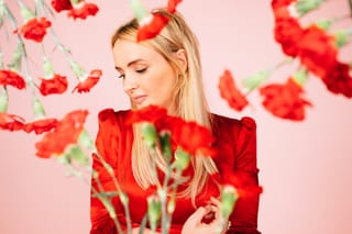 Emma Swift announces first album in 5 years with new single "No Happy ...